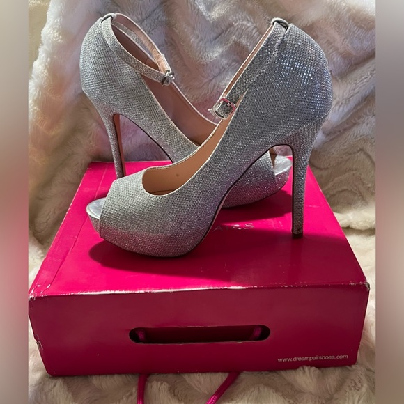 Dream Pairs | Shoes | Dream Pairs Silver Glitter Heals Sz 85 | Poshmark